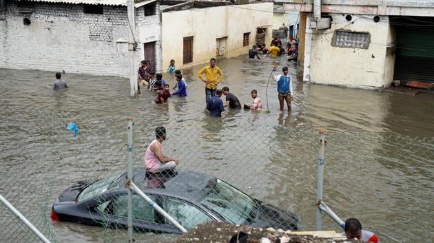 30 killed as heavy rain triggers flashfloods in Andhra and Telangana ...