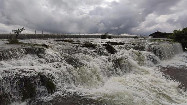 Photos: Torrential rains damage homes and crops in Maharashtra ...