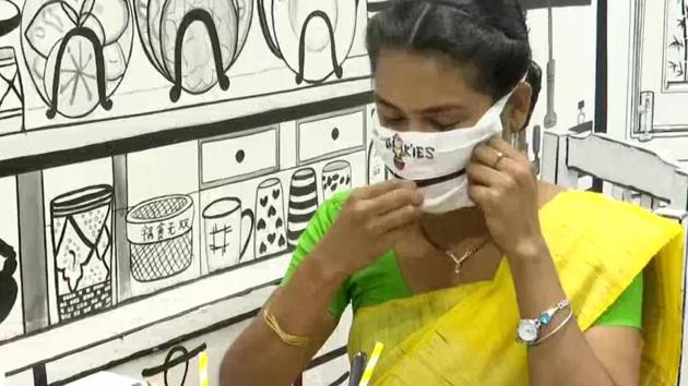 Restaurant in Kolkata provides customers with zip masks | Trending