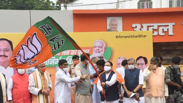 Unrelenting rebels pose a challenge to both coalitions | Hindustan Times