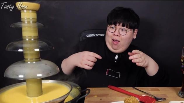 Korean YouTuber successfully builds melted cheese fountain, his ...