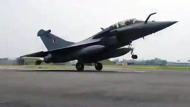 Second batch of IAF Rafale aircraft arrives in India from France ...