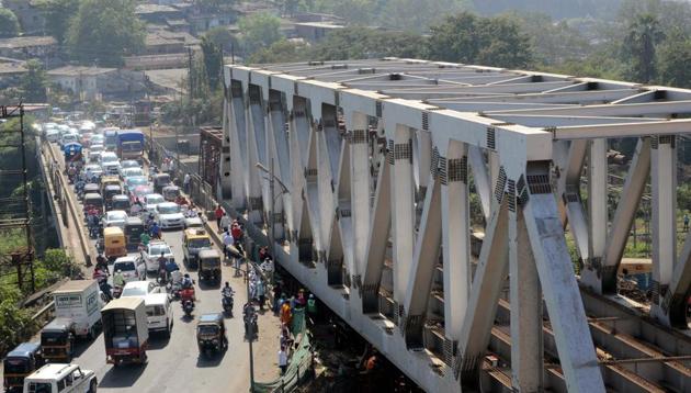 First phase of Patripool RoB girder launched in Kalyan | Mumbai news
