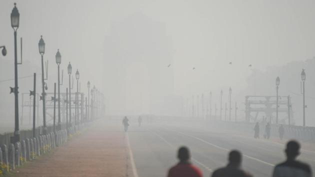 Photos: Fog and slow winds aid Delhi’s deteriorating air quality ...