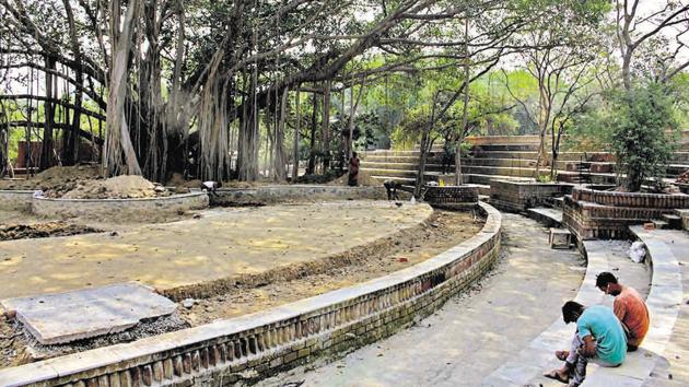 Stage is a banyan tree: Bori’s play to create cultural hub for Pune ...