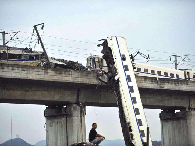 China seeks to muzzle reporting on high-speed train crash | World News