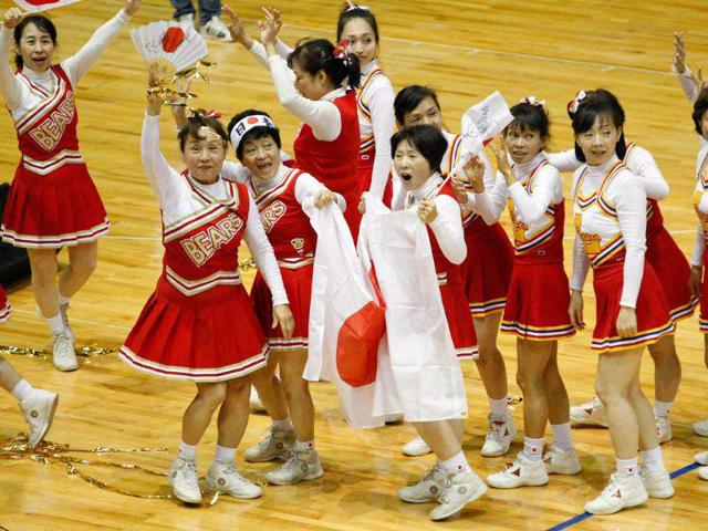 Cheering to the top! | Hindustan Times