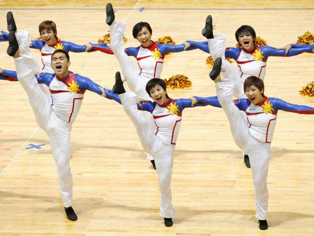 Cheering to the top! | Hindustan Times