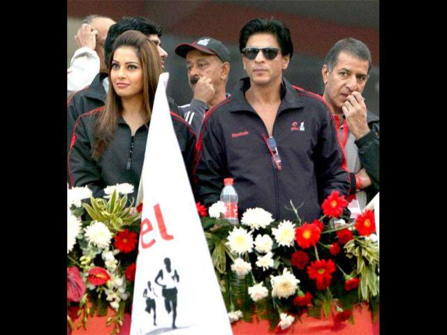 SRK, Bips flag off Delhi Half Marathon | Hindustan Times