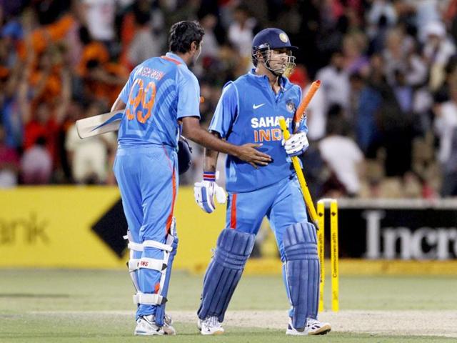 Skipper Dhoni mirrors the crisis in cricket | Hindustan Times