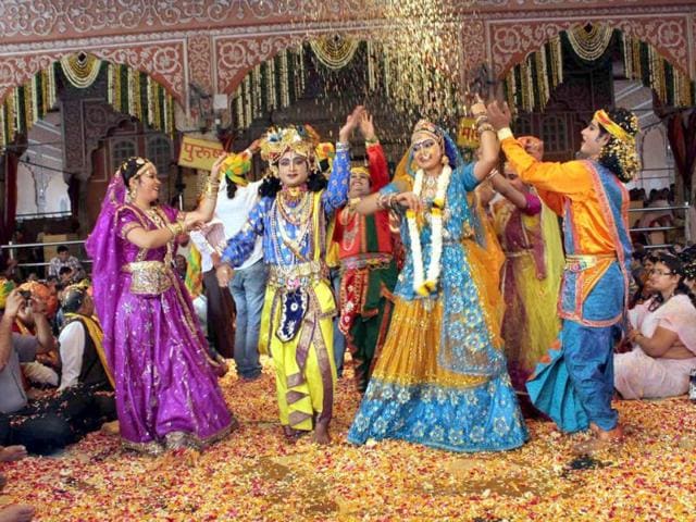 Flower holi | Hindustan Times