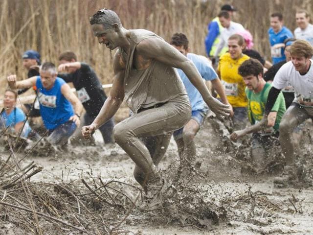 Strongman race: Fun in mud | Hindustan Times