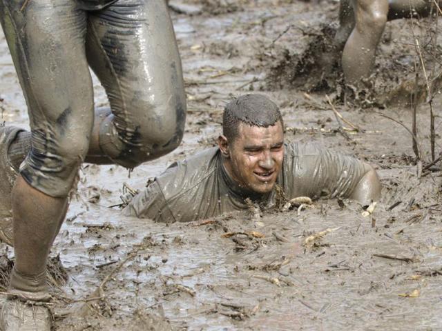 Strongman race: Fun in mud | Hindustan Times