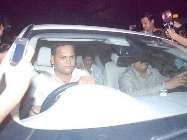 SRK visits Charu Khandal | Hindustan Times