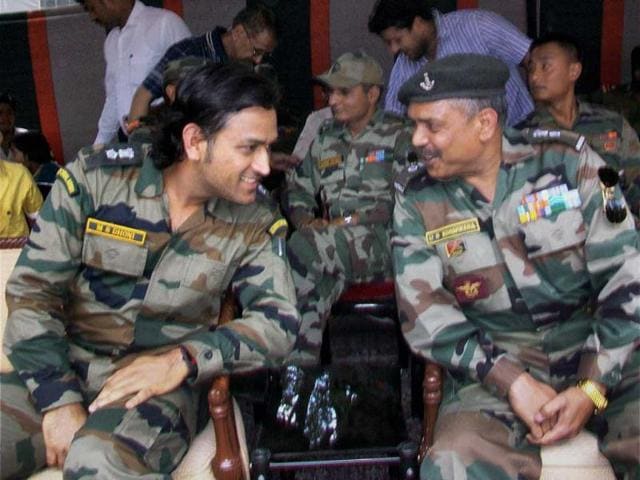 MS Dhoni at LoC | Hindustan Times