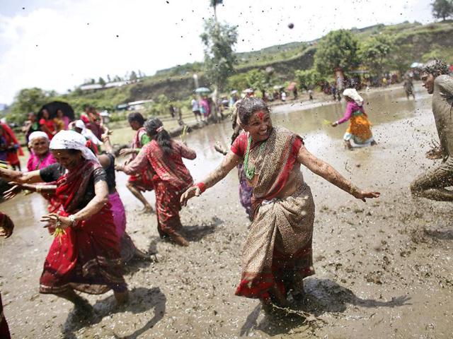 Fun at the sowing field | Hindustan Times