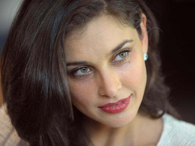 BEAUTY PERSONIFIED: Lisa Ray | Hindustan Times