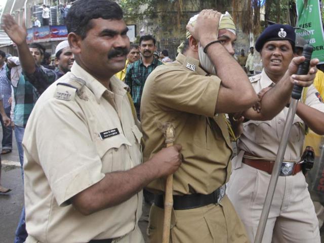 Violence Strikes Mumbai Hindustan Times