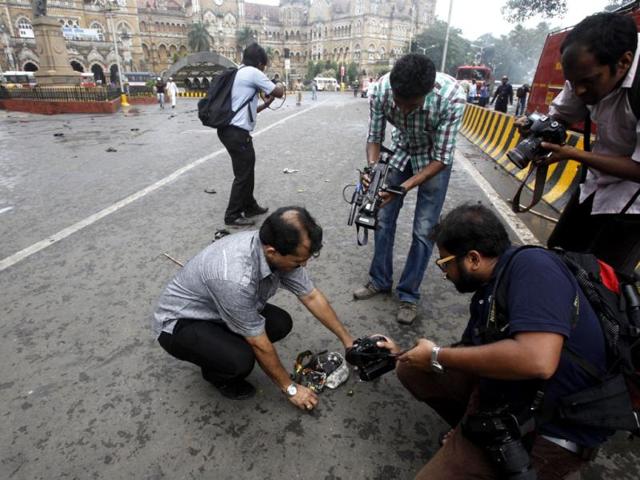 Violence strikes Mumbai | Hindustan Times