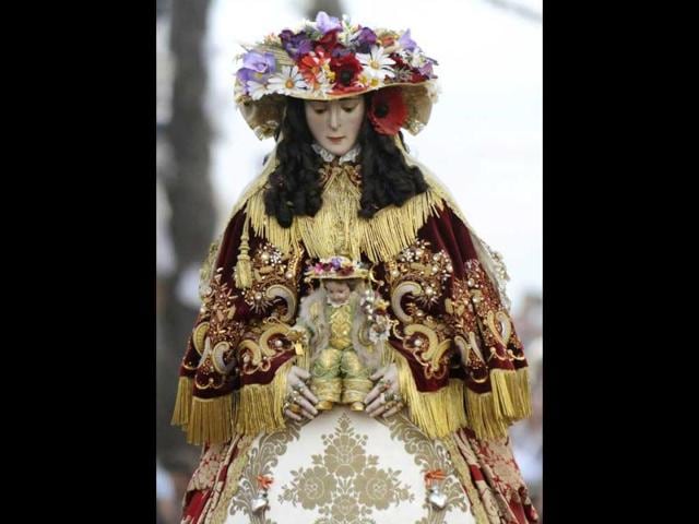 Worshipping Virgin Mary | Hindustan Times