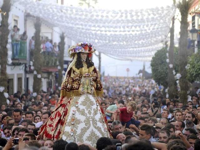 Worshipping Virgin Mary | Hindustan Times