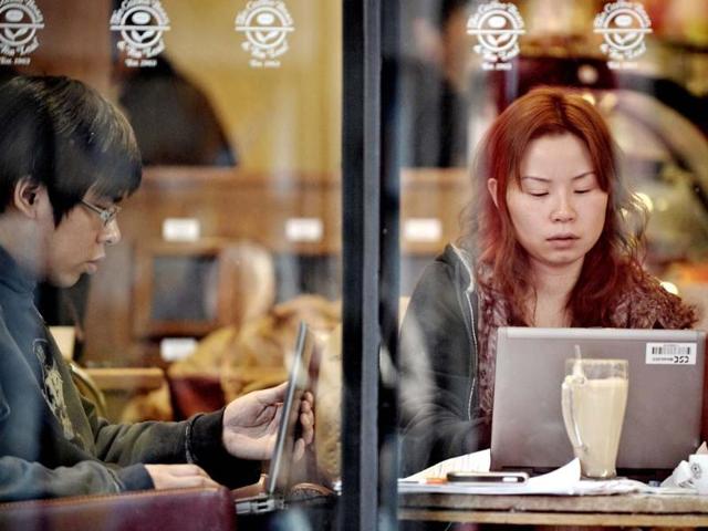 More people access wi-fi hotspots via smartphone than laptop | Business ...