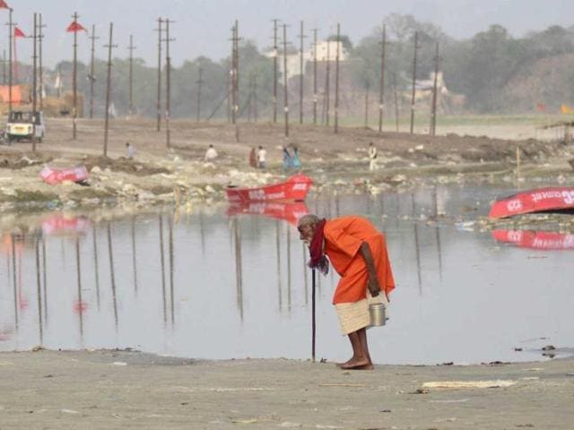 Sacred Ganga's polluted water | Hindustan Times