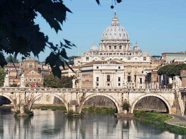 Rome river judged too dirty for tourist cruises | Travel
