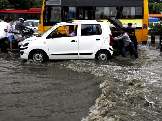 Heavy rains lash Delhi | Hindustan Times