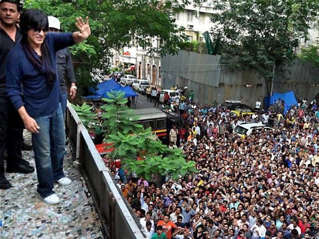 Shah Rukh Khan pulls in crowds with Chennai Express | Bollywood