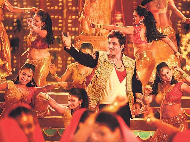 Sonu Sood grooves for R...Rajkumar | Bollywood