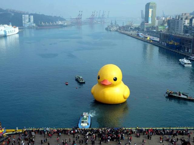 Taiwan's giant yellow duck returns! | Hindustan Times