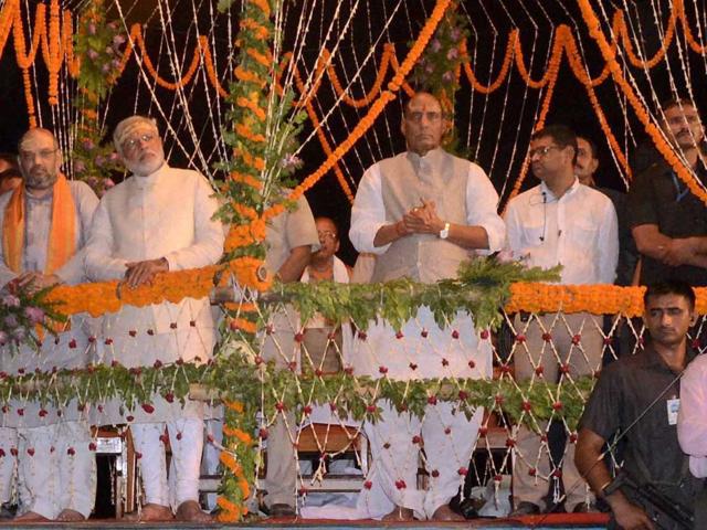 Modi performs Ganga aarti | Hindustan Times