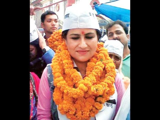 Bhojpuri starlet gets 6,430 votes as AAP candidate, ends up with Rs 2.5 ...