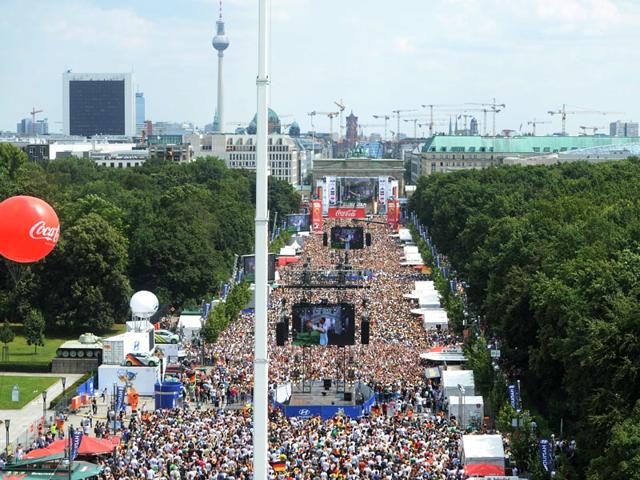 Germany football team comes home to victory-crazed Berlin | Hindustan Times