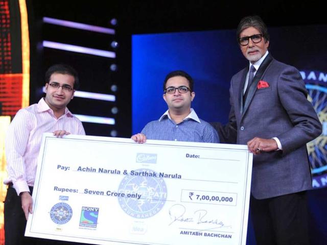 Big B celebrates with Rs 7cr winners on KBC | Hindustan Times
