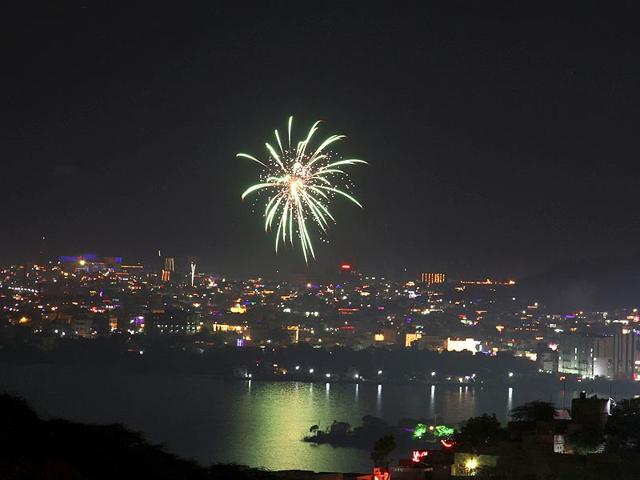 In pics: Diwali spreads its light | Hindustan Times