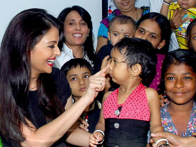 Aishwarya celebrates dad's birthday with kids | Hindustan Times