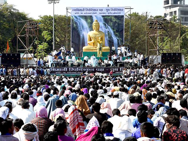 Mumbai pays tributes to Dr. Ambedkar | Hindustan Times