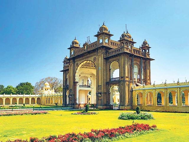 Most magnificent palaces around the globe that deserve a visit ...