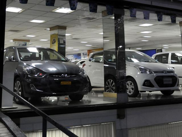 Indore: Discounts galore as car makers try to boost sales - Hindustan Times