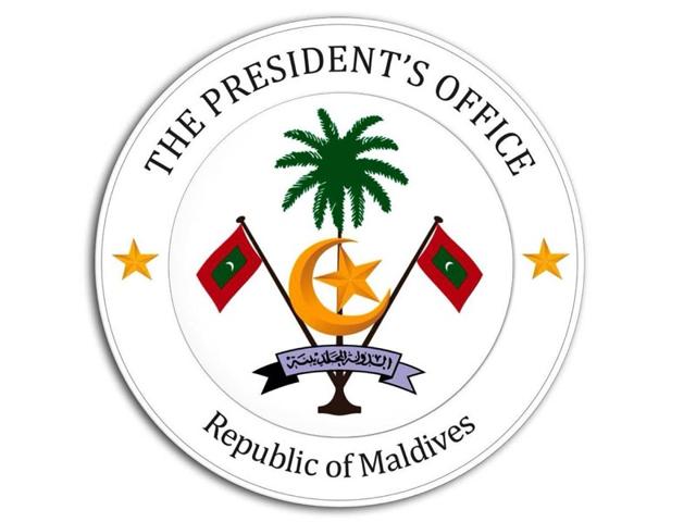 Maldives National University Logo