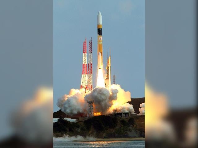 Russia 'busts satellite spy ring': space commander | World News