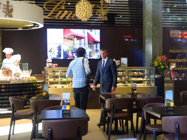 Video: 3 months after Sydney siege, Lindt café reopens | World News