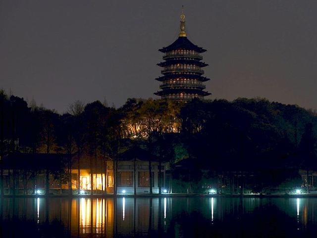 Lights out as millions around the world mark Earth Hour | Hindustan Times