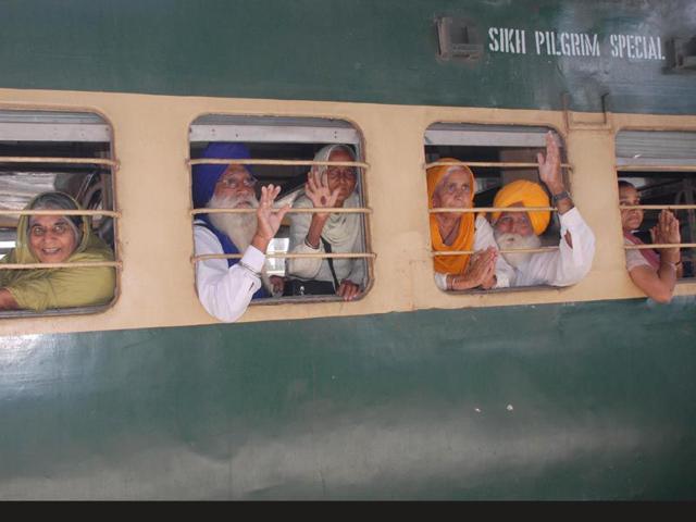 Amritsar: Sikh jatha leaves for Pakistan to celebrate Baisakhi ...