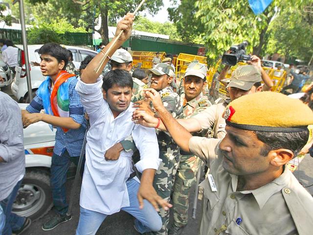 UPSC aspirants protest against CSAT | Hindustan Times