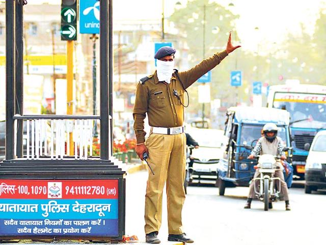 Gurgaon kids turn traffic cops, help police audit roads | Hindustan Times