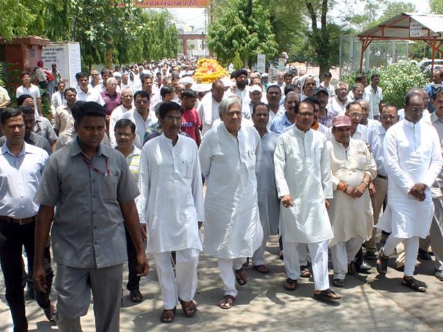 Ex-IAS officer cremated with full state honours in Bhopal | Hindustan Times