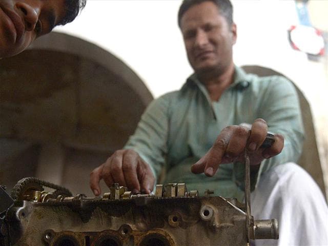 A life less ordinary: Pakistan blind mechanic's tale of success | World ...